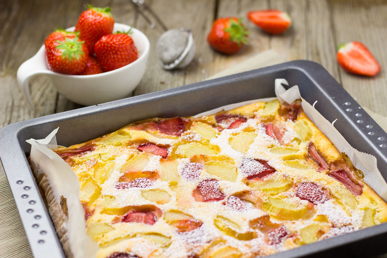 Bublanina s drobenkou! Recept s jahodami, višněmi i meruňkami | Recepty ... Bublanina s drobenkou! Recept s jahodami, višněmi i meruňkami | Recepty ...
